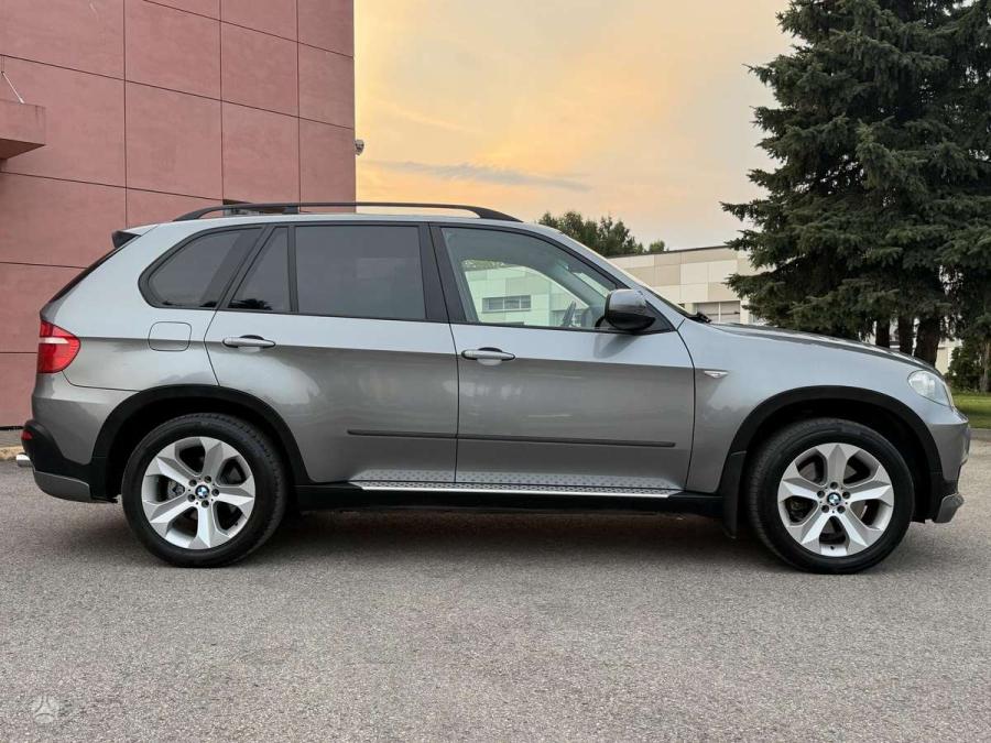 Grey BMW X5 2007 in Utena, with an engine capacity of 2.99 L and mileage of 243 thousand km for 7770 €, photo 11 on AUTOMOTO.COM.LV