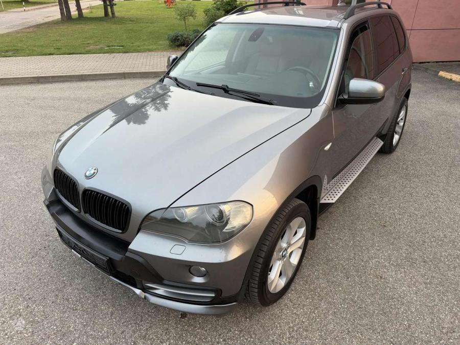 Grey BMW X5 2007 in Utena, with an engine capacity of 2.99 L and mileage of 243 thousand km for 7770 €, photo 12 on AUTOMOTO.COM.LV