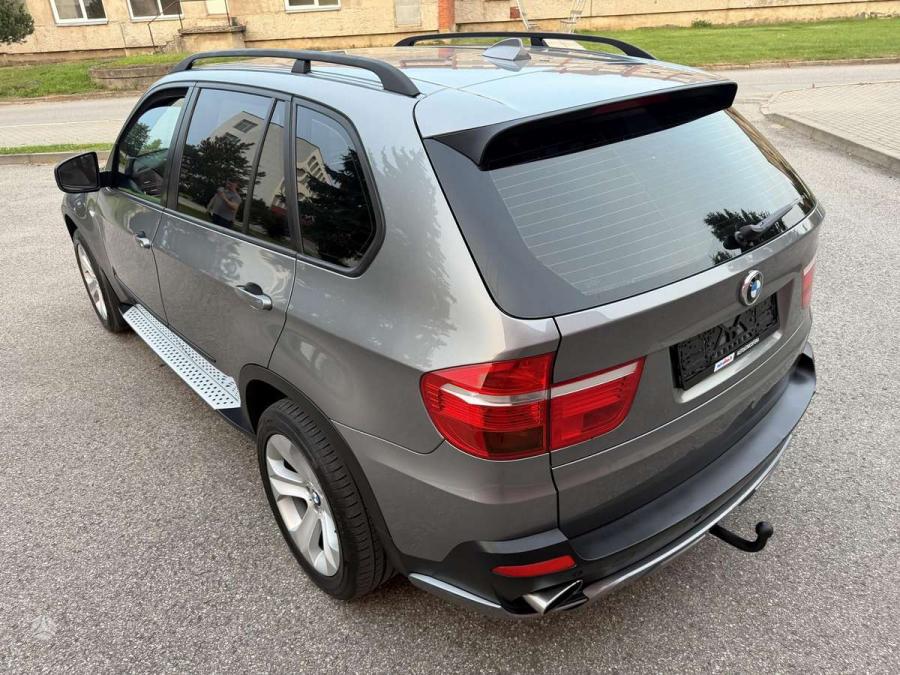Grey BMW X5 2007 in Utena, with an engine capacity of 2.99 L and mileage of 243 thousand km for 7770 €, photo 13 on AUTOMOTO.COM.LV