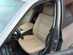 Grey BMW X5 2007 in Utena, with an engine capacity of 2.99 L and mileage of 243 thousand km for 7770 €, photo 17 on AUTOMOTO.COM.LV