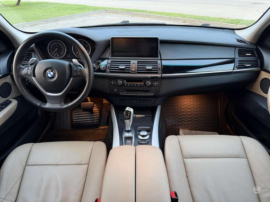 Grey BMW X5 2007 in Utena, with an engine capacity of 2.99 L and mileage of 243 thousand km for 7770 €, photo 26 on AUTOMOTO.COM.LV