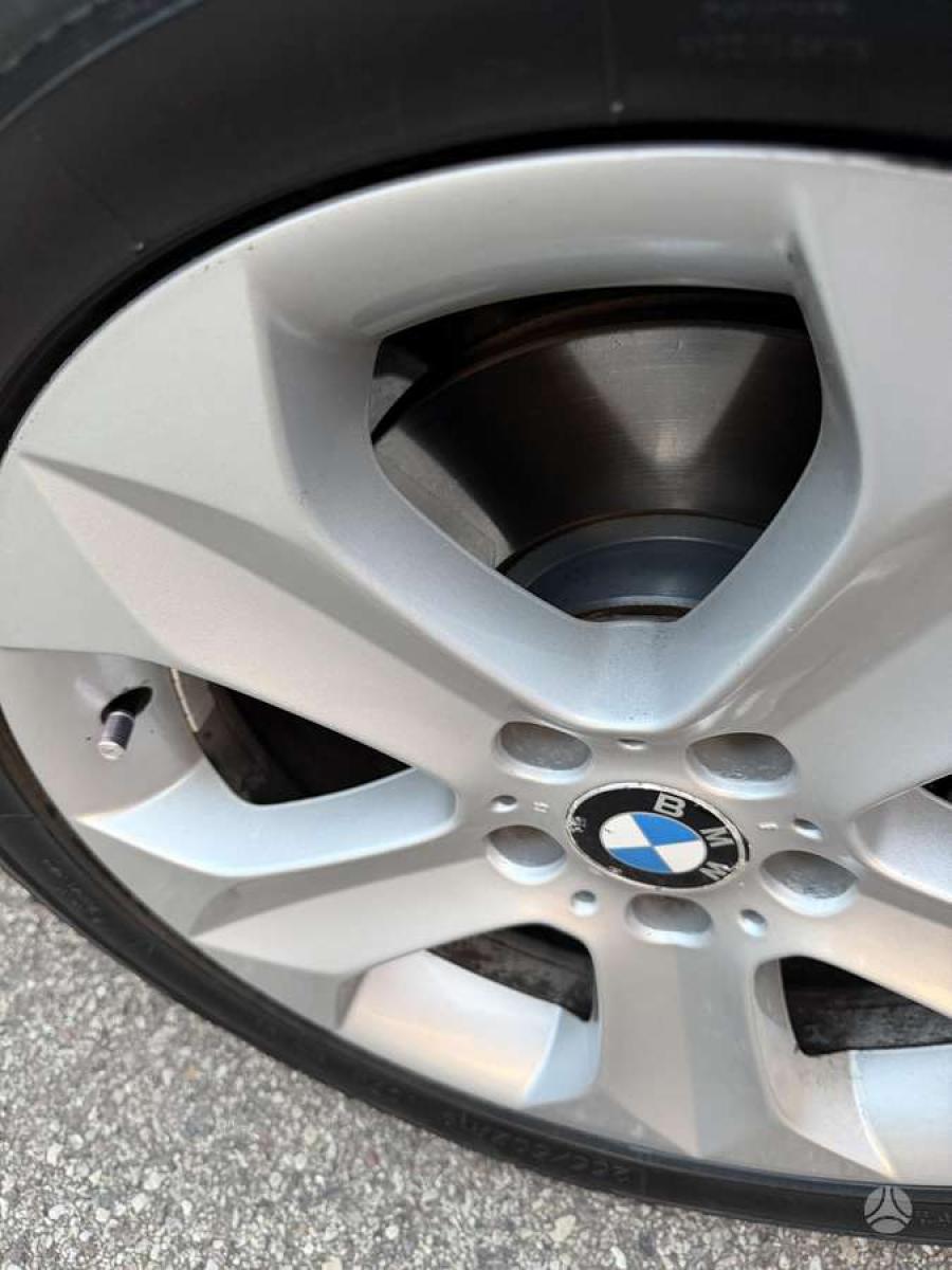 Grey BMW X5 2007 in Utena, with an engine capacity of 2.99 L and mileage of 243 thousand km for 7770 €, photo 29 on AUTOMOTO.COM.LV