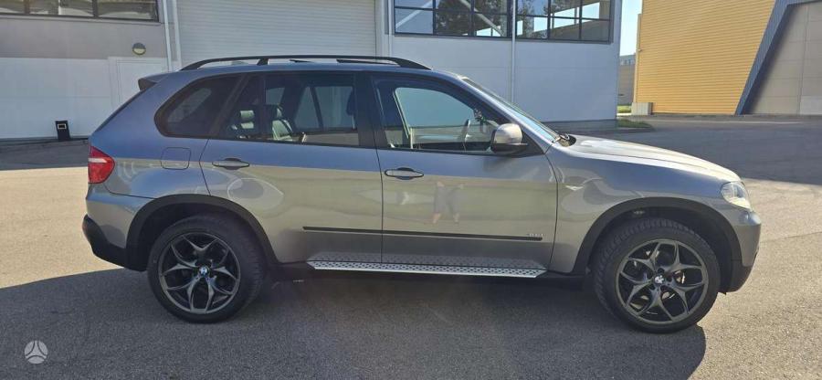 Grey BMW X5 2007 in Kaunas, with an engine capacity of 2.99 L and mileage of 273 thousand km for 8600 €, photo 5 on AUTOMOTO.COM.LV