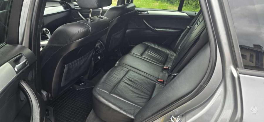 Grey BMW X5 2007 in Kaunas, with an engine capacity of 2.99 L and mileage of 273 thousand km for 8600 €, photo 13 on AUTOMOTO.COM.LV