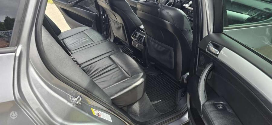 Grey BMW X5 2007 in Kaunas, with an engine capacity of 2.99 L and mileage of 273 thousand km for 8600 €, photo 17 on AUTOMOTO.COM.LV