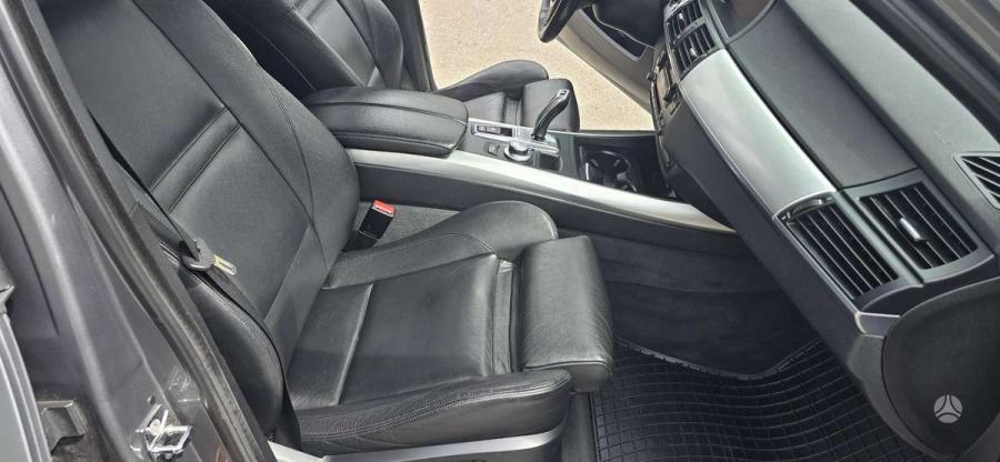 Grey BMW X5 2007 in Kaunas, with an engine capacity of 2.99 L and mileage of 273 thousand km for 8600 €, photo 19 on AUTOMOTO.COM.LV