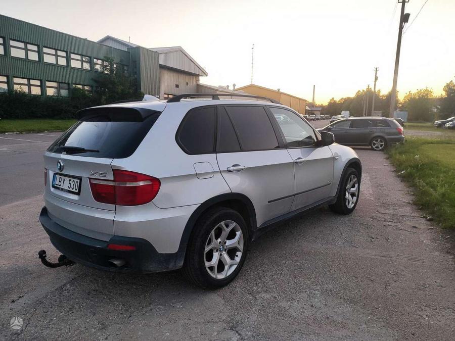 Grey BMW X5 2007 in Vilnius, with an engine capacity of 3.00 L and mileage of 232 thousand km for 4650 €, photo 3 on AUTOMOTO.COM.LV