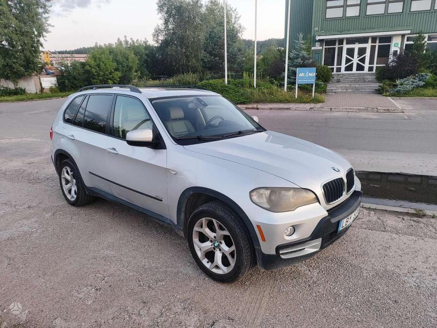 Grey BMW X5 2007 in Vilnius, with an engine capacity of 3.00 L and mileage of 232 thousand km for 4650 €, photo 4 on AUTOMOTO.COM.LV