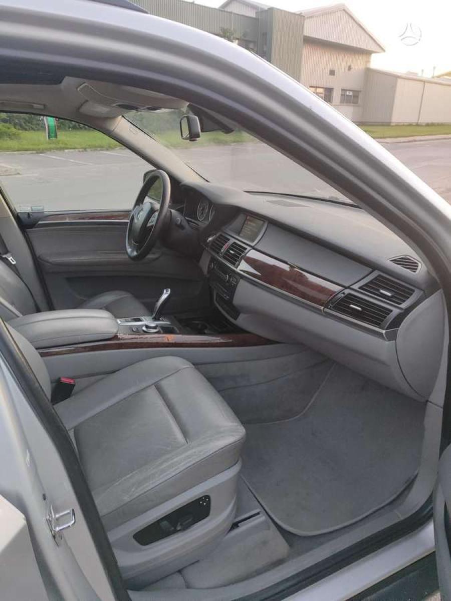Grey BMW X5 2007 in Vilnius, with an engine capacity of 3.00 L and mileage of 232 thousand km for 4650 €, photo 8 on AUTOMOTO.COM.LV