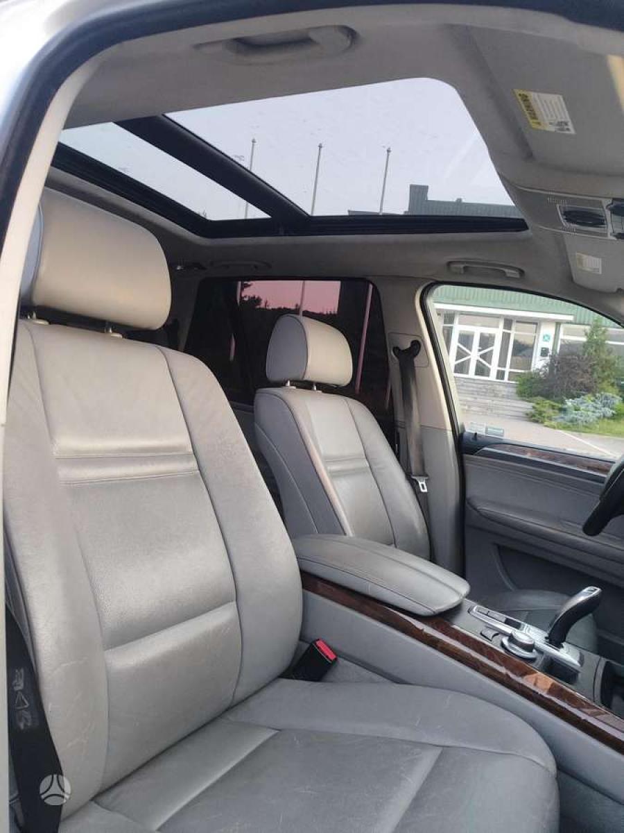Grey BMW X5 2007 in Vilnius, with an engine capacity of 3.00 L and mileage of 232 thousand km for 4650 €, photo 9 on AUTOMOTO.COM.LV