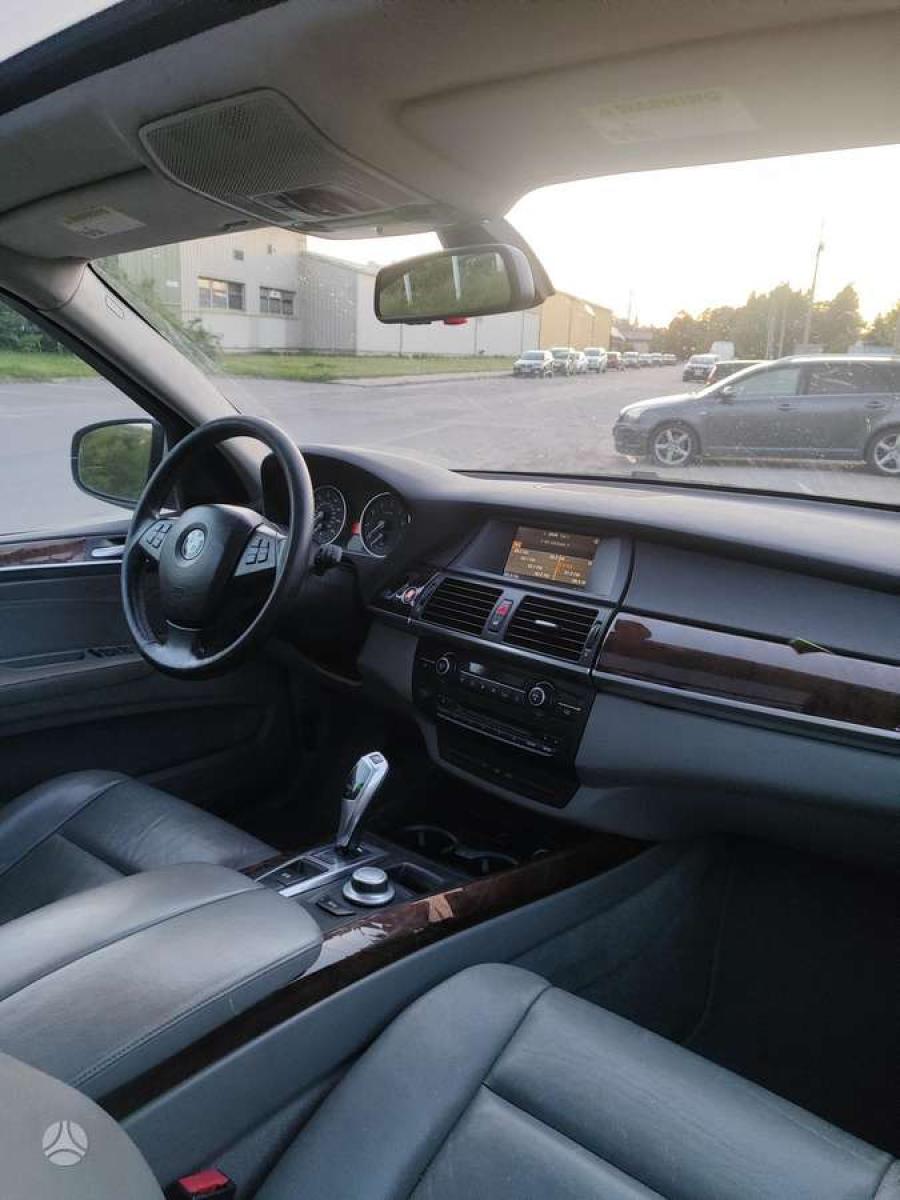 Grey BMW X5 2007 in Vilnius, with an engine capacity of 3.00 L and mileage of 232 thousand km for 4650 €, photo 11 on AUTOMOTO.COM.LV
