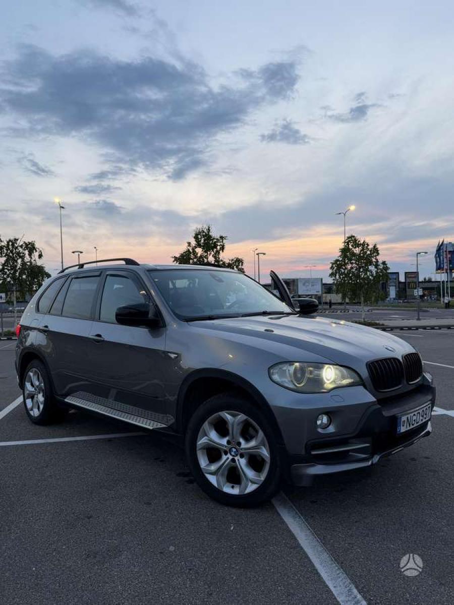 Grey BMW X5 2007 in Vilnius, with an engine capacity of 2.99 L and mileage of 377 thousand km for 7000 €, photo 3 on AUTOMOTO.COM.LV