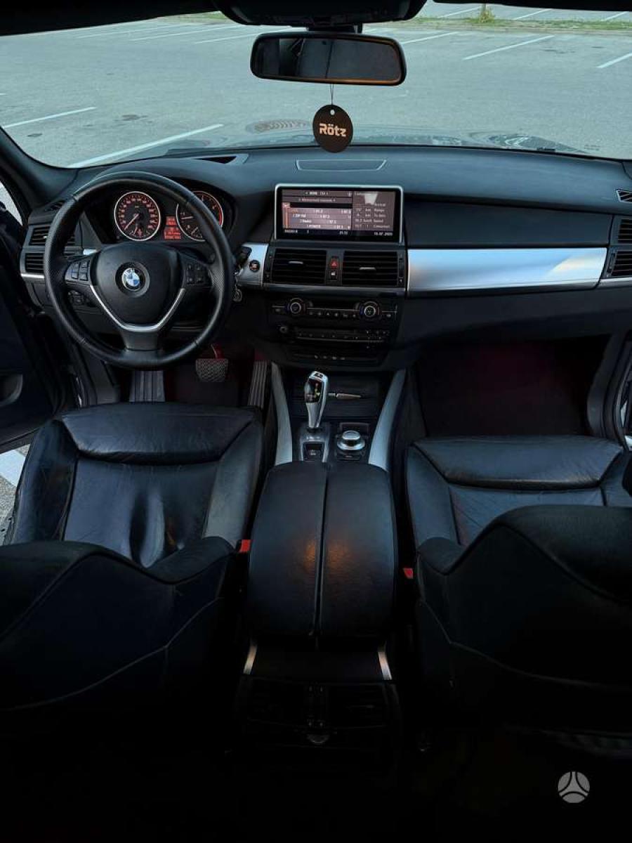 Grey BMW X5 2007 in Vilnius, with an engine capacity of 2.99 L and mileage of 377 thousand km for 7000 €, photo 7 on AUTOMOTO.COM.LV