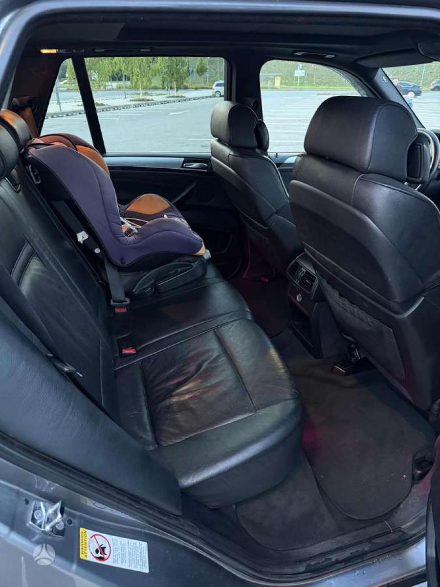 Grey BMW X5 2007 in Vilnius, with an engine capacity of 2.99 L and mileage of 377 thousand km for 7000 €, photo 12 on AUTOMOTO.COM.LV
