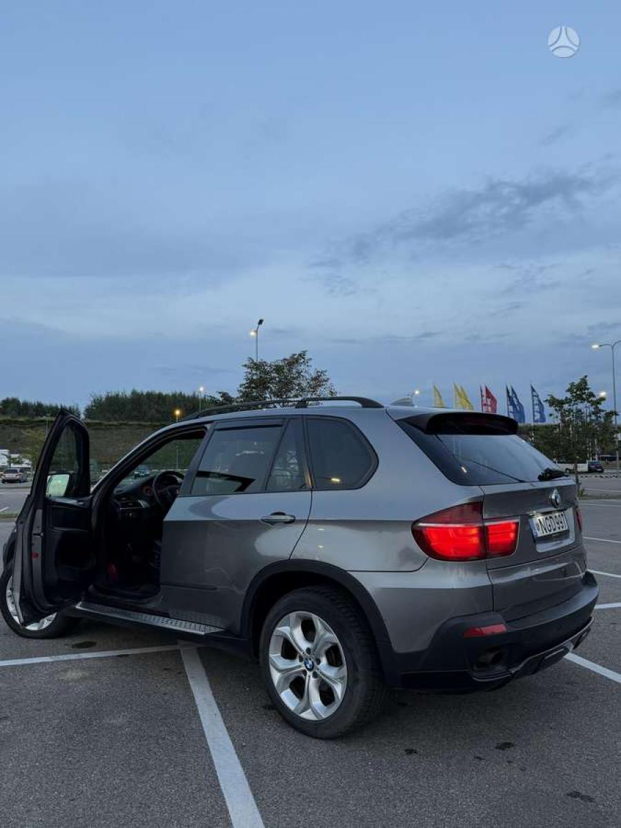 Grey BMW X5 2007 in Vilnius, with an engine capacity of 2.99 L and mileage of 377 thousand km for 7000 €, photo 14 on AUTOMOTO.COM.LV