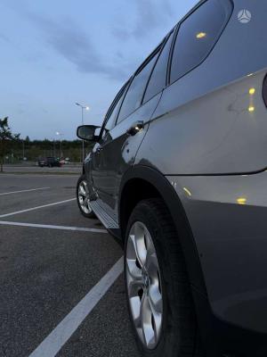 Grey BMW X5 2007 in Vilnius, with an engine capacity of 2.99 L and mileage of 377 thousand km for 7000 €, photo 15 on AUTOMOTO.COM.LV