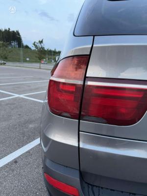 Grey BMW X5 2007 in Vilnius, with an engine capacity of 2.99 L and mileage of 377 thousand km for 7000 €, photo 18 on AUTOMOTO.COM.LV