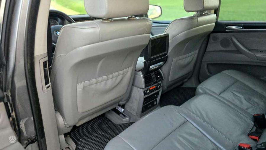 Pelēks BMW X5 2007 Šauļi, ar dzinēja tilpumu 2.99 L un nobraukumu 370 tūkst. km par 6450 €, foto 10 vietnē AUTOMOTO.COM.LV