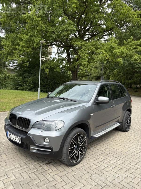 Grey BMW X5 2007 in Talsi, with an engine capacity of 3.00 L and mileage of 319 thousand km for 6700 €, photo 1 on AUTOMOTO.COM.LV
