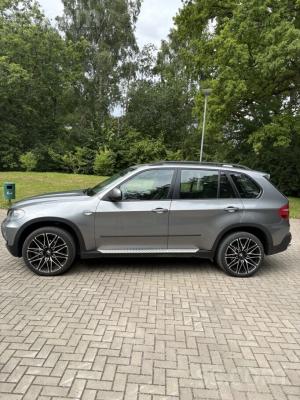 Pelēks BMW X5 2007 Talsi, ar dzinēja tilpumu 3.00 L un nobraukumu 319 tūkst. km par 6700 €, foto 4 vietnē AUTOMOTO.COM.LV