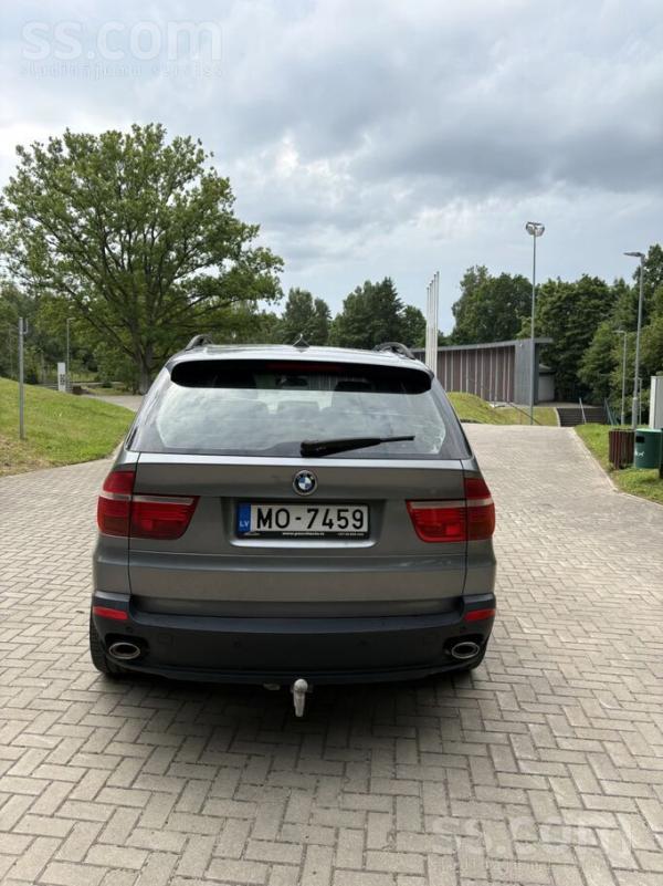 Grey BMW X5 2007 in Talsi, with an engine capacity of 3.00 L and mileage of 319 thousand km for 6700 €, photo 4 on AUTOMOTO.COM.LV