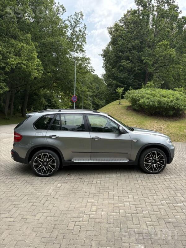 Grey BMW X5 2007 in Talsi, with an engine capacity of 3.00 L and mileage of 319 thousand km for 6700 €, photo 5 on AUTOMOTO.COM.LV