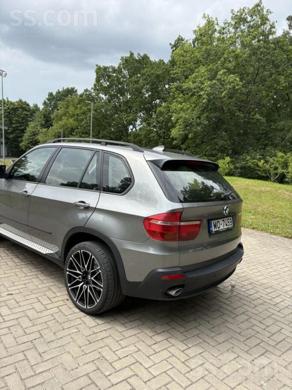 Grey BMW X5 2007 in Talsi, with an engine capacity of 3.00 L and mileage of 319 thousand km for 6700 €, photo 6 on AUTOMOTO.COM.LV