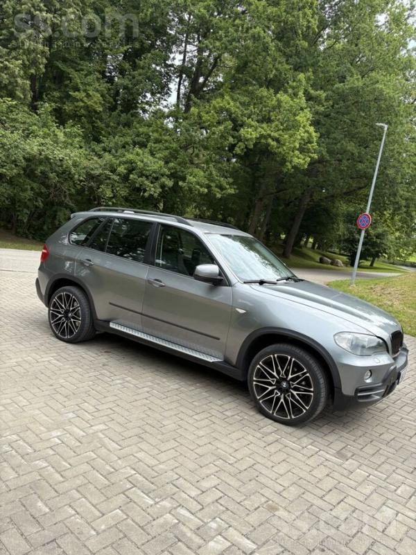 Grey BMW X5 2007 in Talsi, with an engine capacity of 3.00 L and mileage of 319 thousand km for 6700 €, photo 8 on AUTOMOTO.COM.LV