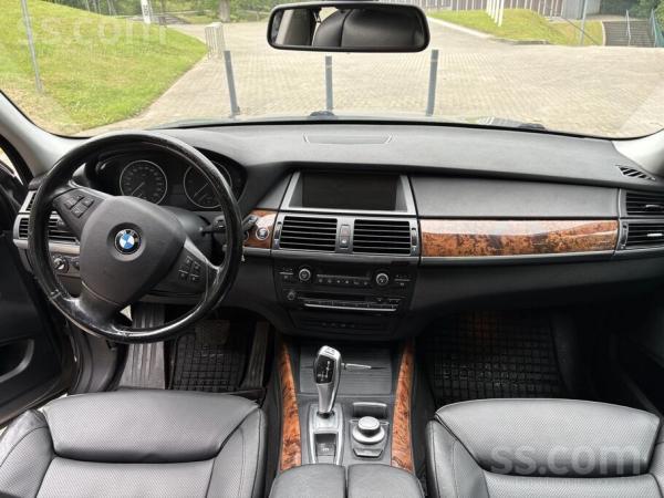 Grey BMW X5 2007 in Talsi, with an engine capacity of 3.00 L and mileage of 319 thousand km for 6700 €, photo 10 on AUTOMOTO.COM.LV