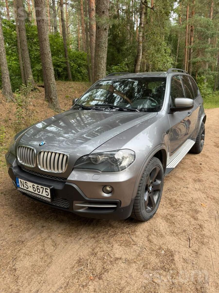 Grey BMW X5 2007 in Cesis, with an engine capacity of 3.00 L and mileage of 374 thousand km for 9500 €, photo 4 on AUTOMOTO.COM.LV
