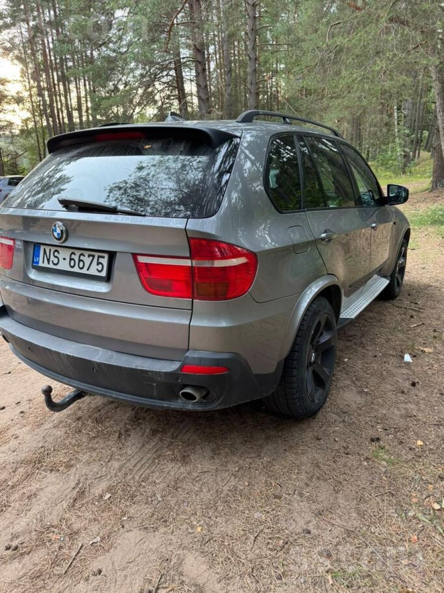 Grey BMW X5 2007 in Cesis, with an engine capacity of 3.00 L and mileage of 374 thousand km for 9500 €, photo 5 on AUTOMOTO.COM.LV