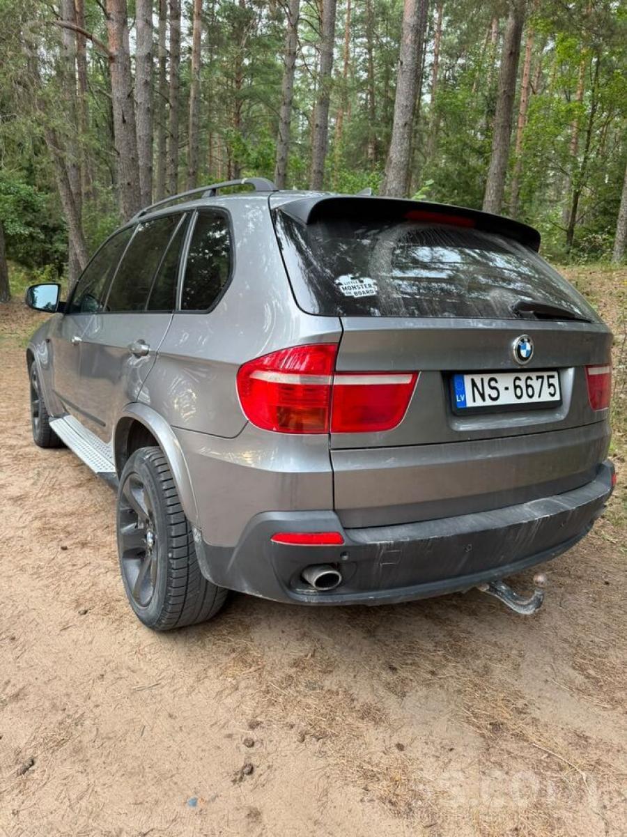 Grey BMW X5 2007 in Cesis, with an engine capacity of 3.00 L and mileage of 374 thousand km for 9500 €, photo 6 on AUTOMOTO.COM.LV