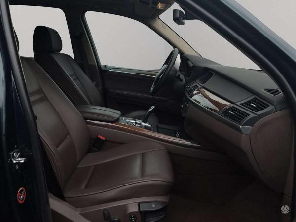 Grey BMW X5 2007 in Klaipeda, with an engine capacity of 3.00 L and mileage of 324 thousand km for 8499 €, photo 8 on AUTOMOTO.COM.LV
