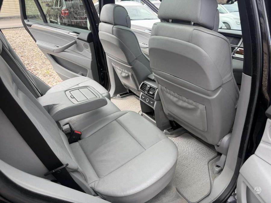 Grey BMW X5 2007 in Utena, with an engine capacity of 4.80 L and mileage of 189 thousand km for 5990 €, photo 9 on AUTOMOTO.COM.LV