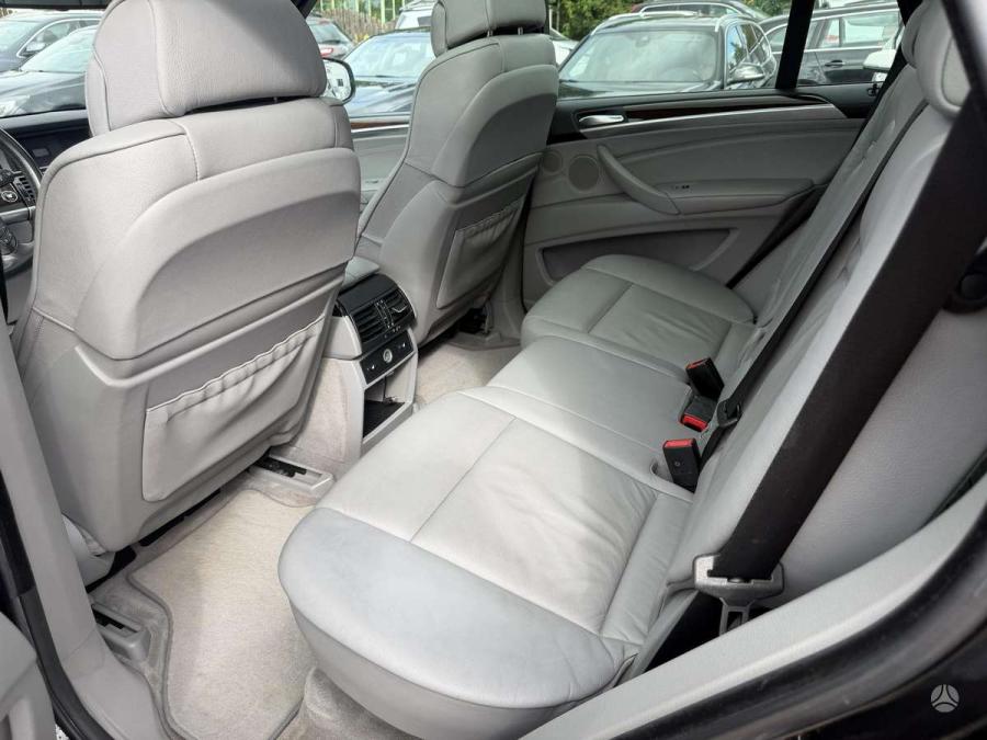 Grey BMW X5 2007 in Utena, with an engine capacity of 4.80 L and mileage of 189 thousand km for 5990 €, photo 11 on AUTOMOTO.COM.LV