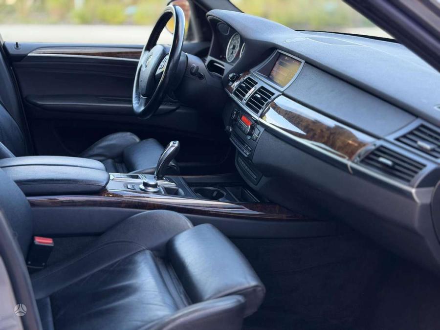 Pelēks BMW X5 2007 Viļņa, ar dzinēja tilpumu 3.00 L un nobraukumu 160 tūkst. km par 6600 €, foto 21 vietnē AUTOMOTO.COM.LV