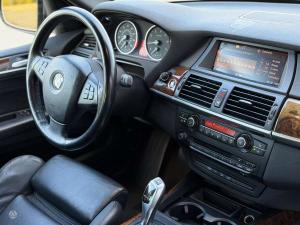 Pelēks BMW X5 2007 Viļņa, ar dzinēja tilpumu 3.00 L un nobraukumu 160 tūkst. km par 6600 €, foto 24 vietnē AUTOMOTO.COM.LV