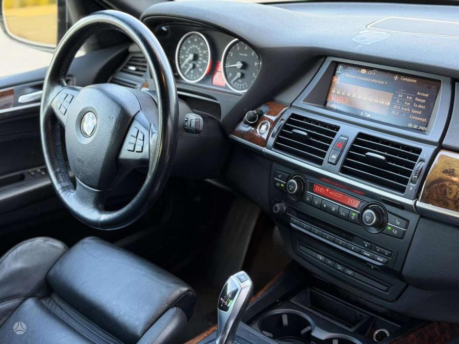 Pelēks BMW X5 2007 Viļņa, ar dzinēja tilpumu 3.00 L un nobraukumu 160 tūkst. km par 6600 €, foto 24 vietnē AUTOMOTO.COM.LV