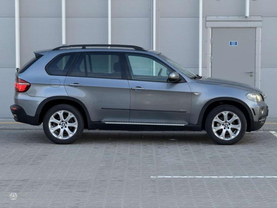 Pelēks BMW X5 2007 Viļņa, ar dzinēja tilpumu 3.00 L un nobraukumu 160 tūkst. km par 6600 €, foto 28 vietnē AUTOMOTO.COM.LV