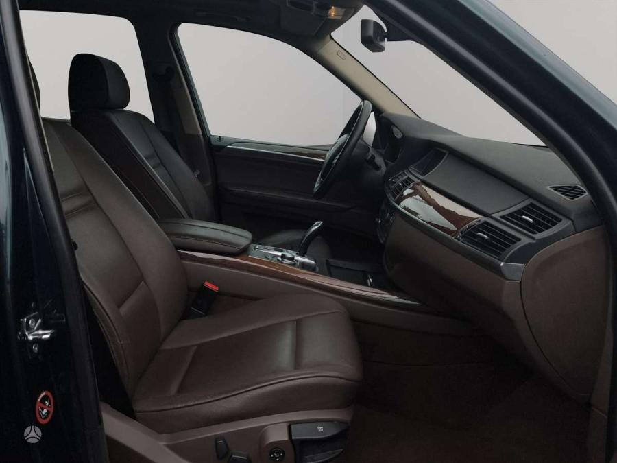 Grey BMW X5 2007 in Klaipeda, with an engine capacity of 3.00 L and mileage of 324 thousand km for 8499 €, photo 9 on AUTOMOTO.COM.LV