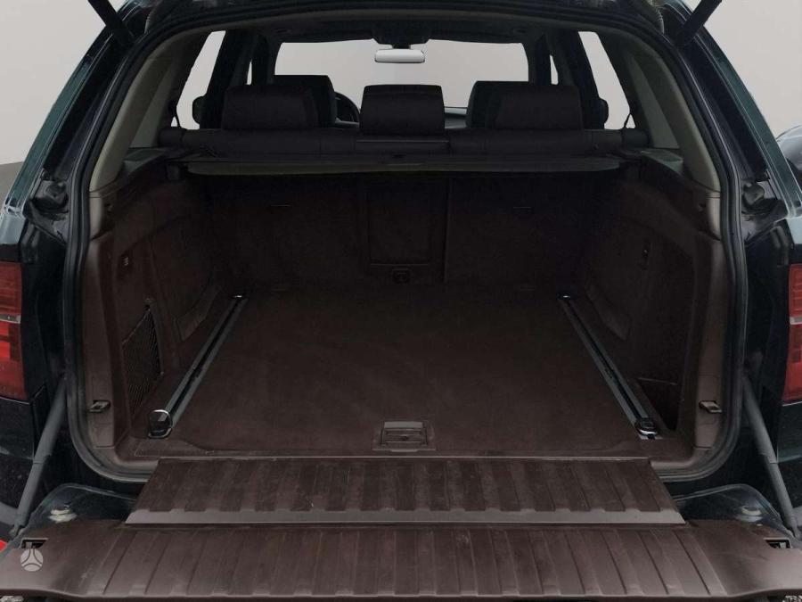 Grey BMW X5 2007 in Klaipeda, with an engine capacity of 3.00 L and mileage of 324 thousand km for 8499 €, photo 12 on AUTOMOTO.COM.LV