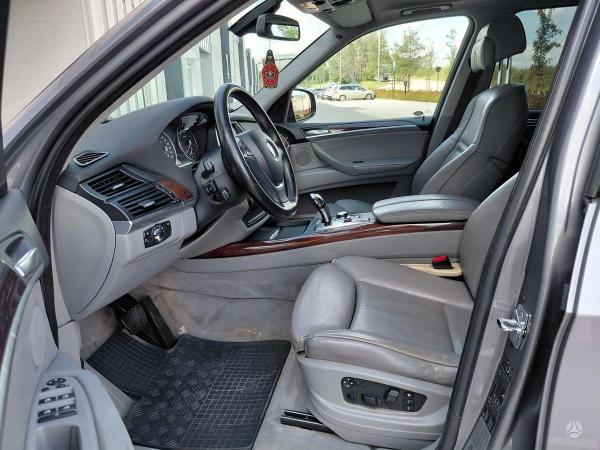 Grey BMW X5 2007 in Vilnius, with an engine capacity of 2.99 L and mileage of 349 thousand km for 6300 €, photo 9 on AUTOMOTO.COM.LV