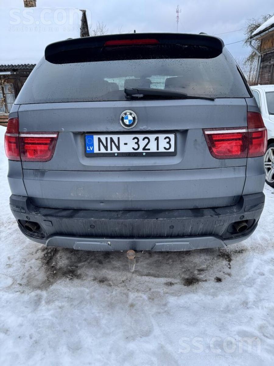 Grey BMW X5 2007 in Kuldiga, with an engine capacity of 3.00 L and mileage of 418 thousand km for 5200 €, photo 3 on AUTOMOTO.COM.LV