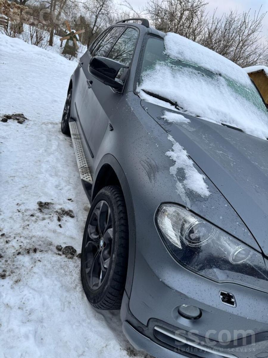 Grey BMW X5 2007 in Kuldiga, with an engine capacity of 3.00 L and mileage of 418 thousand km for 5200 €, photo 7 on AUTOMOTO.COM.LV