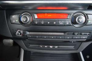 Pelēks BMW X5 2007 Viļņa, ar dzinēja tilpumu 2.99 L un nobraukumu 325 tūkst. km par 7550 €, foto 14 vietnē AUTOMOTO.COM.LV