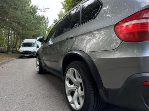 Grey BMW X5 2007 in Vilnius, with an engine capacity of 2.99 L and mileage of 440 thousand km for 6200 €, photo 13 on AUTOMOTO.COM.LV