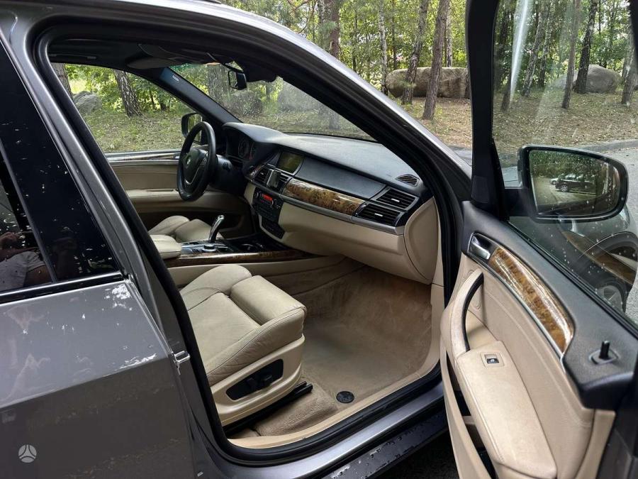 Grey BMW X5 2007 in Vilnius, with an engine capacity of 2.99 L and mileage of 440 thousand km for 6200 €, photo 22 on AUTOMOTO.COM.LV