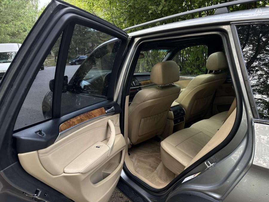 Grey BMW X5 2007 in Vilnius, with an engine capacity of 2.99 L and mileage of 440 thousand km for 6200 €, photo 27 on AUTOMOTO.COM.LV