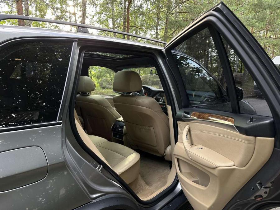 Grey BMW X5 2007 in Vilnius, with an engine capacity of 2.99 L and mileage of 440 thousand km for 6200 €, photo 29 on AUTOMOTO.COM.LV