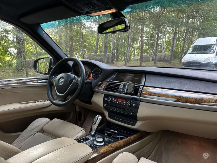 Grey BMW X5 2007 in Vilnius, with an engine capacity of 2.99 L and mileage of 440 thousand km for 6200 €, photo 31 on AUTOMOTO.COM.LV